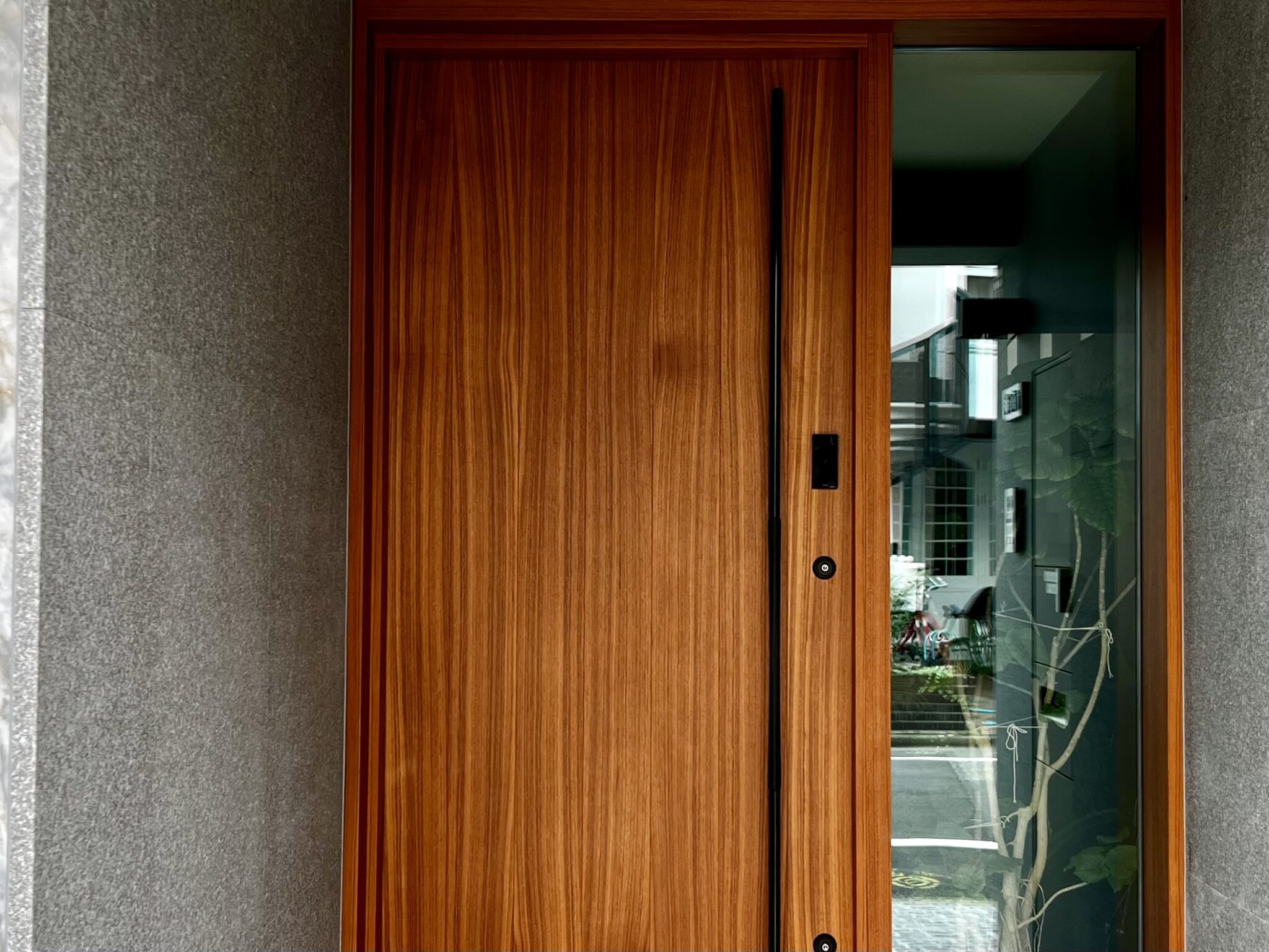 TEAKの内開き玄関ドア | 株式会社ノナカ｜こだわりの木製ドアメーカー